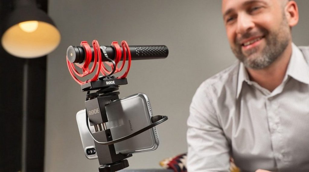 Mic livestream - thiết bị chuyên dụng cho giới trẻ hiện nay